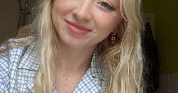 Ashleigh Nicole Illustrator, researcher/writer | The Dots
